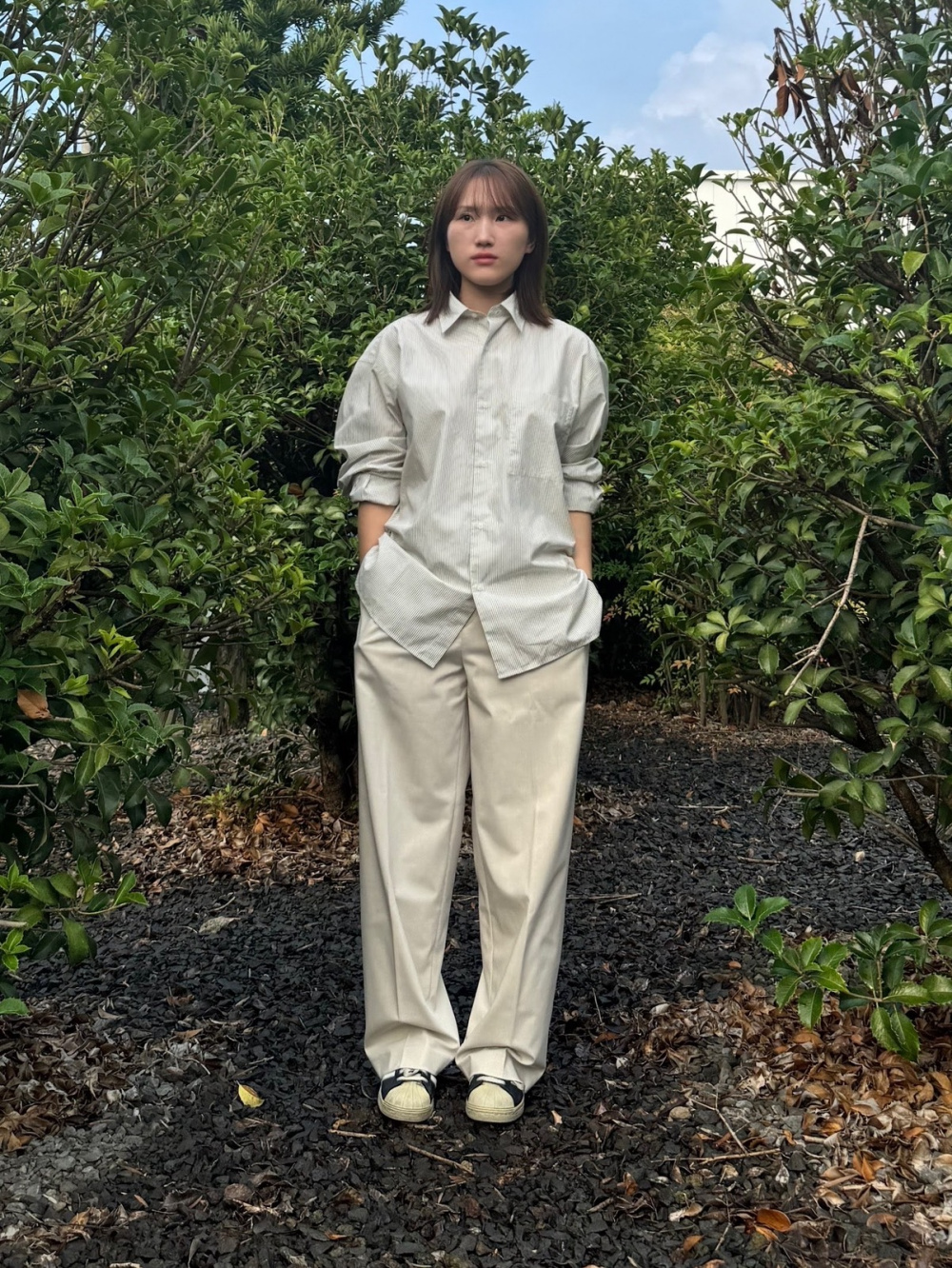 「턱와이드팬츠(2WAY스트레치·다리길이69~71cm)、스무드코튼크루넥스웨터」의 스타일링 팁을 확인해보세요