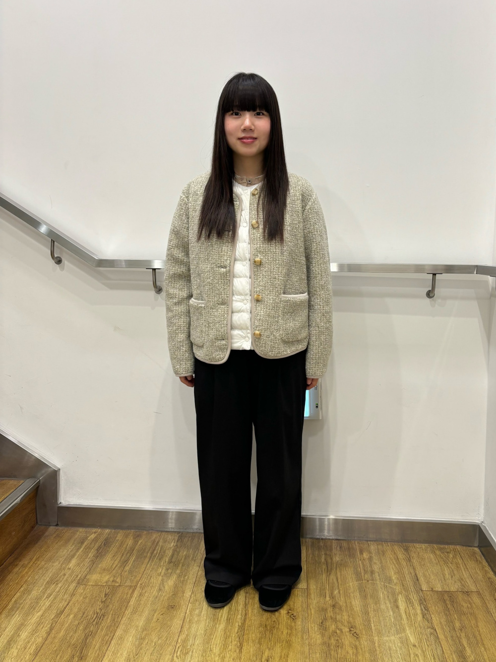 「턱와이드팬츠(2WAY스트레치·다리길이69~71cm)、스무드코튼크루넥스웨터」의 스타일링 팁을 확인해보세요