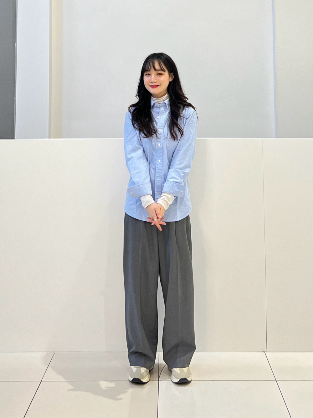 「턱와이드팬츠(2WAY스트레치·다리길이69~71cm)、스무드코튼크루넥스웨터」의 스타일링 팁을 확인해보세요