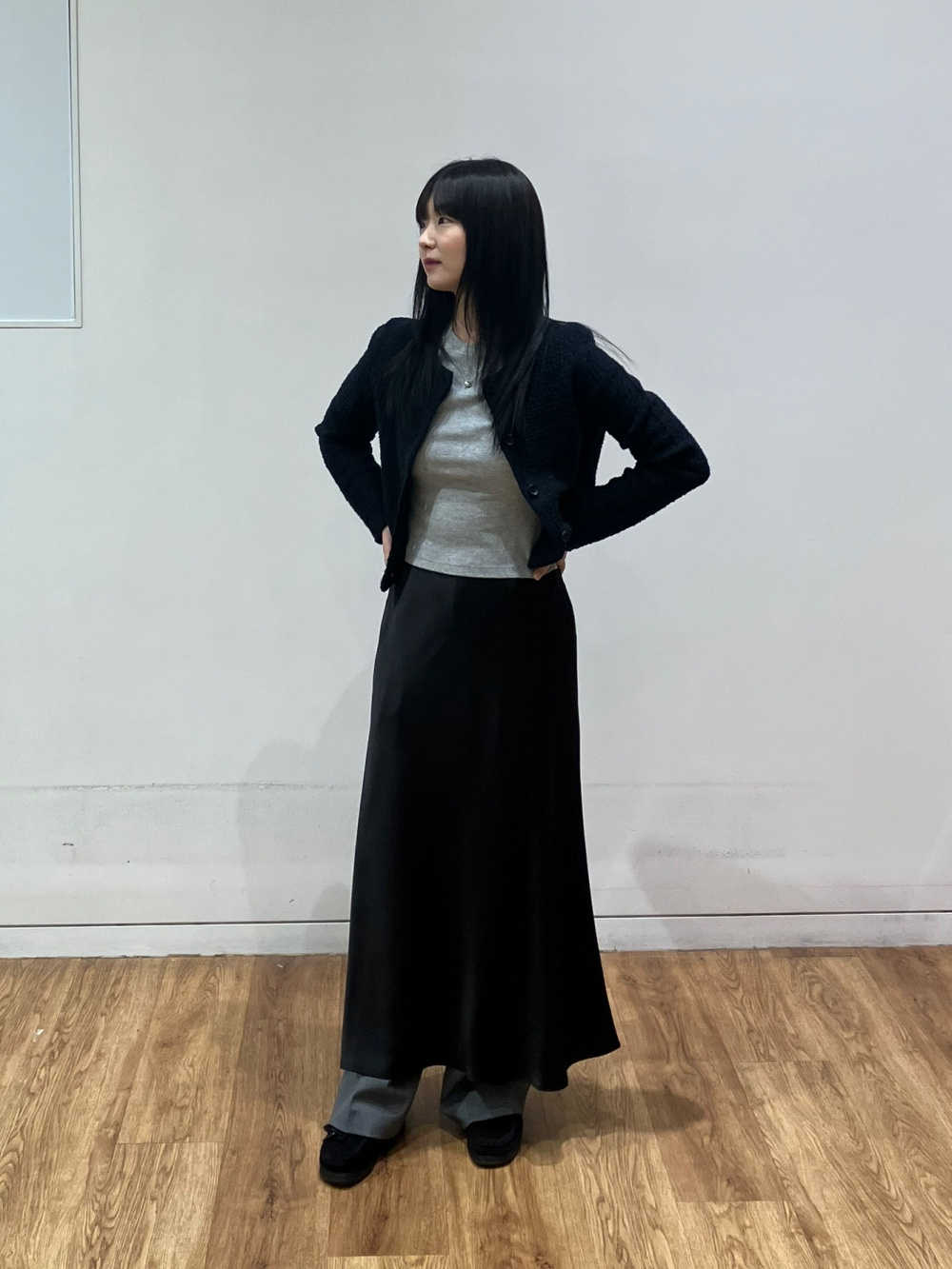 「턱와이드팬츠(2WAY스트레치·다리길이69~71cm)、스무드코튼크루넥스웨터」의 스타일링 팁을 확인해보세요