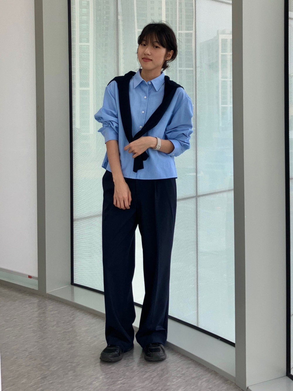 「턱와이드팬츠(2WAY스트레치·다리길이69~71cm)、스무드코튼크루넥스웨터」의 스타일링 팁을 확인해보세요