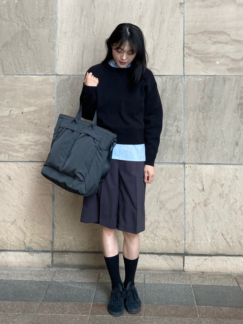 「턱와이드팬츠(2WAY스트레치·다리길이69~71cm)、스무드코튼크루넥스웨터」의 스타일링 팁을 확인해보세요