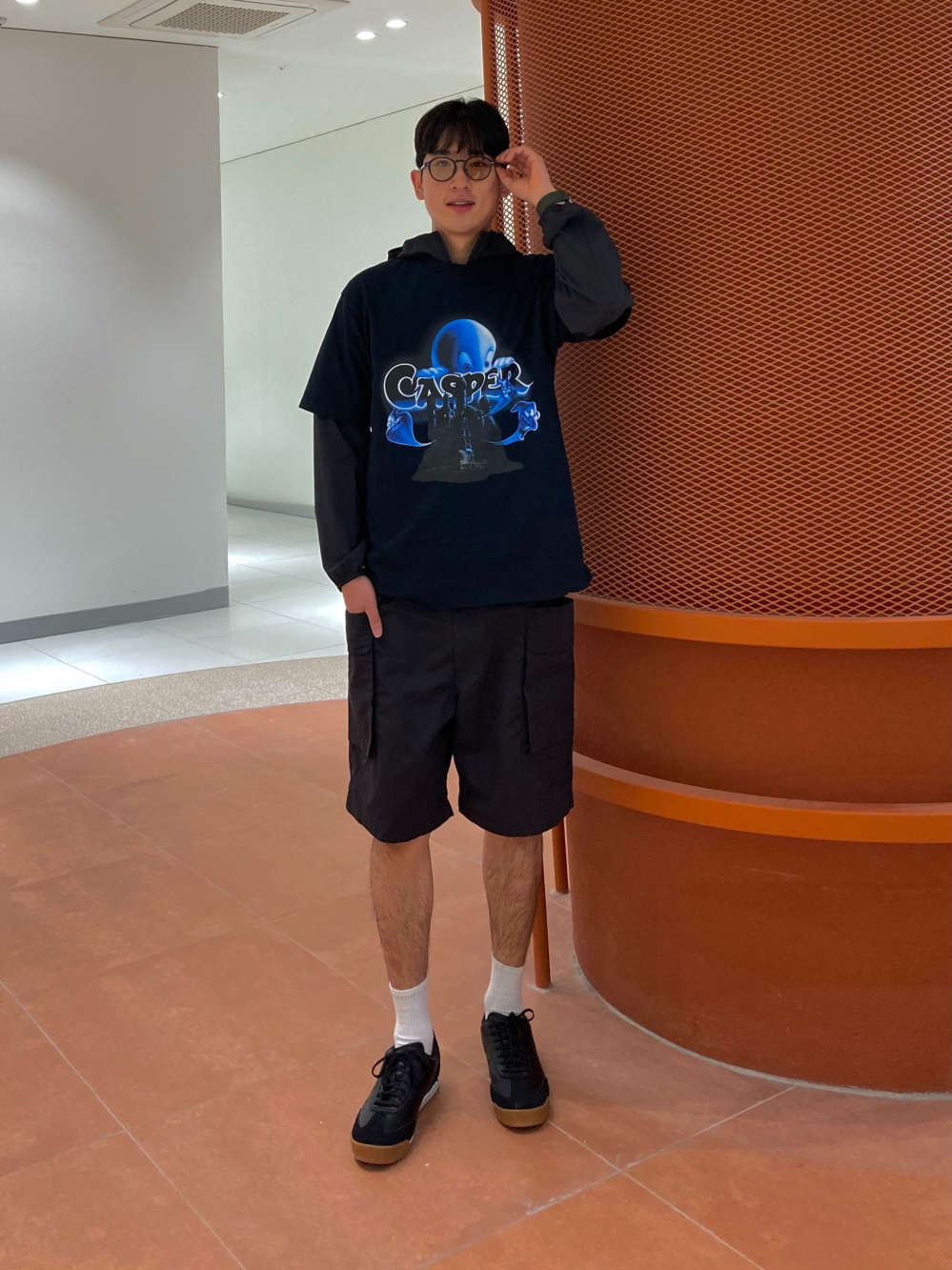 ดูไอเดียสไตล์การแต่งตัวสำหรับ「เสื้อยืดแขนสั้น Universal Movies UT | ลาย ...