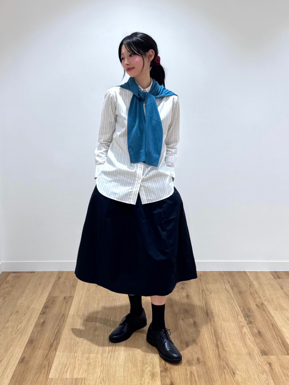 Check styling ideas for「Mini T-Shirt、Round Ultra Mini Bag」| UNIQLO PH