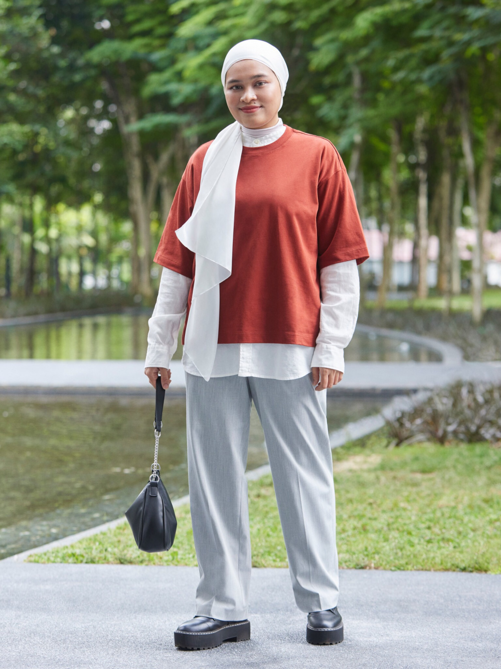 Check styling ideas for「Oversized Half Sleeve T-Shirt」| UNIQLO PH