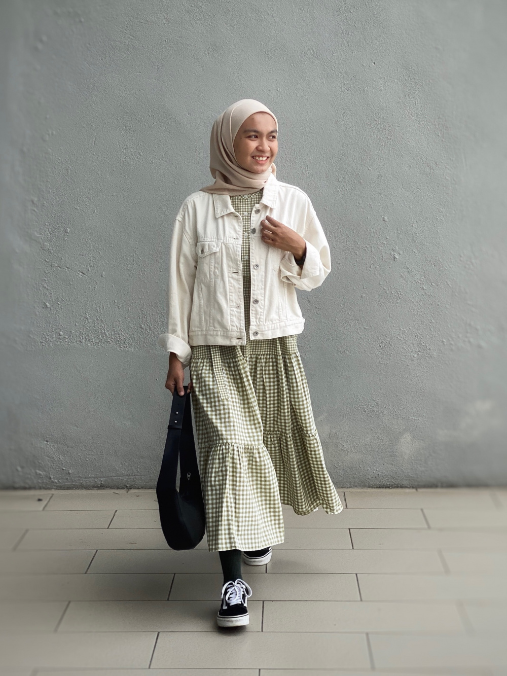 Cek ide styling untuk「Jaket Crop Denim」| UNIQLO ID