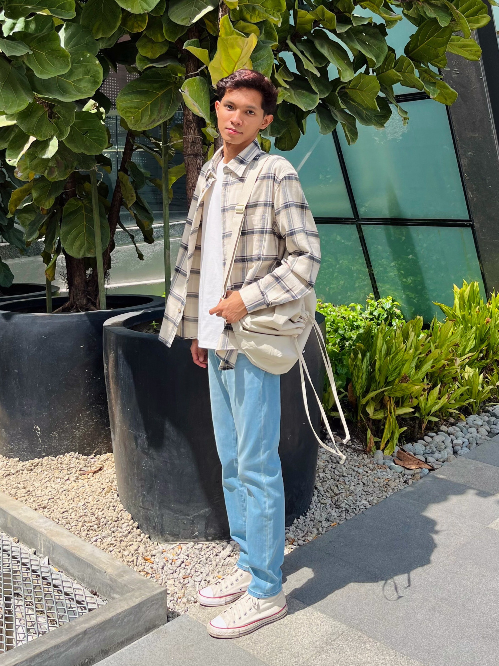 Check styling ideas for「Drawstring Shoulder Bag」| UNIQLO PH