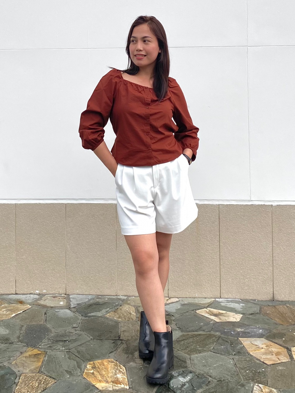 Cek ide styling untuk「Blus Katun Kerah Persegi、Round Mini Shoulder Bag ...