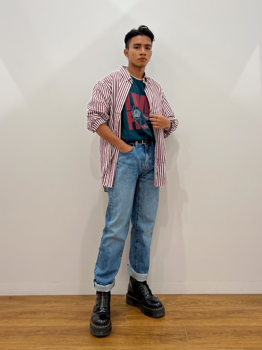 Check styling ideas for「Regular Fit Straight Jeans」| UNIQLO TH