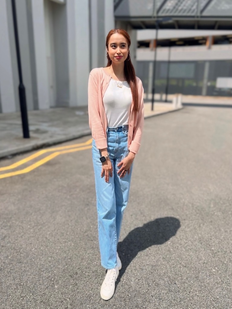 Check styling ideas for「UV Protection Crew Neck Cardigan」| UNIQLO IN