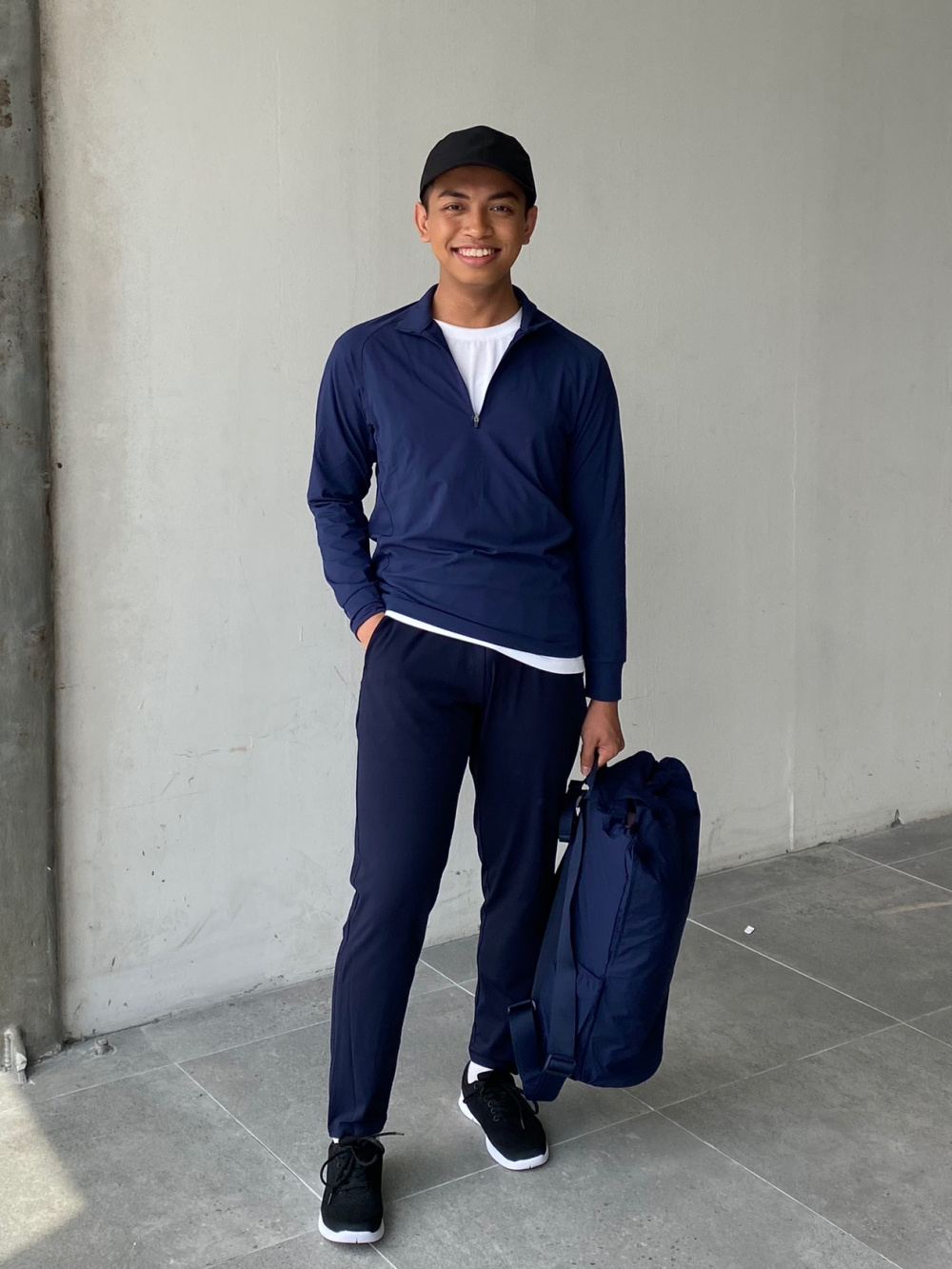 Khám phá gợi ý phong cách cho「Quần Dài Parachute、Balo Dây Rút」| UNIQLO VN