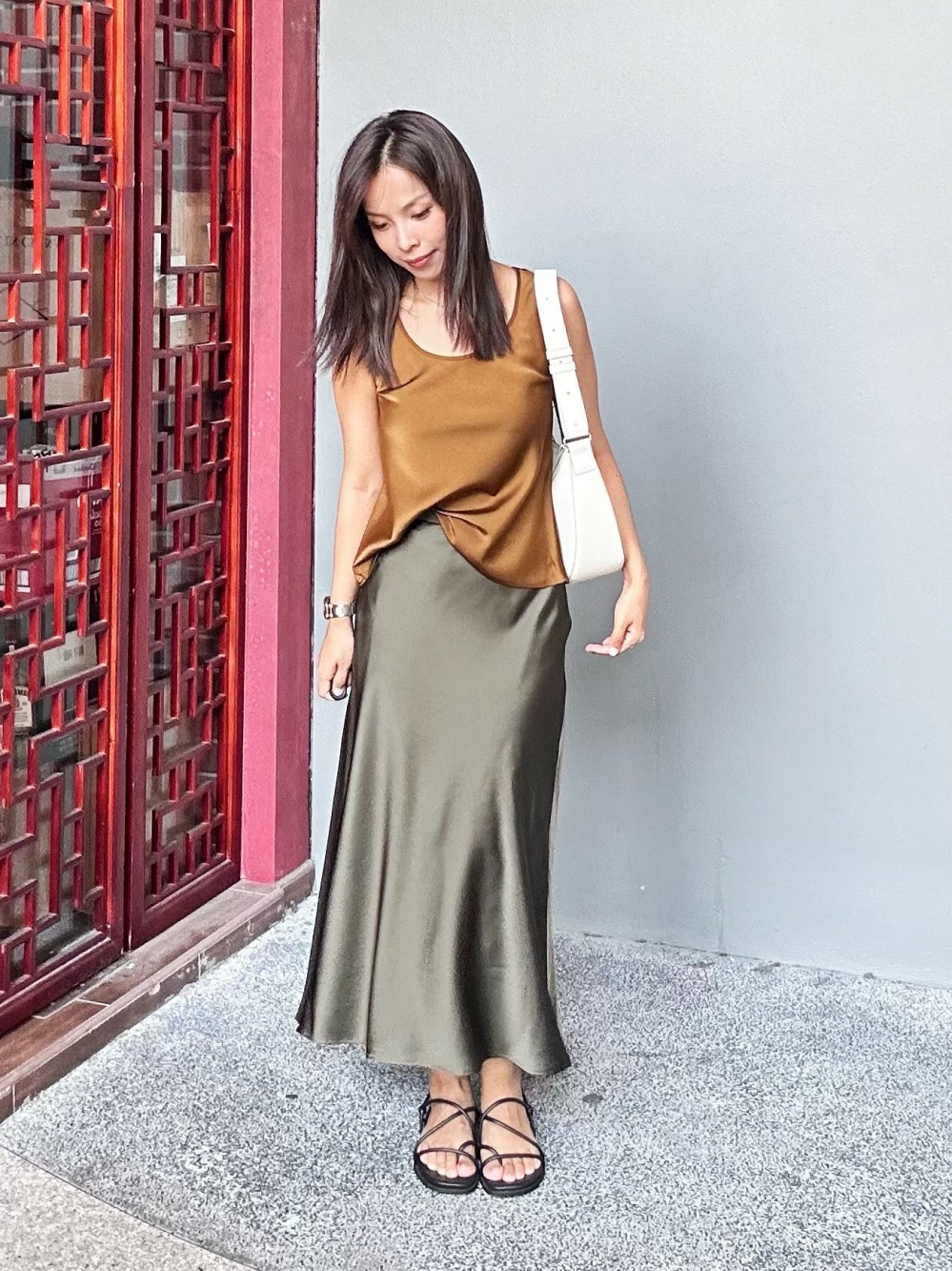 Check styling ideas for「Faux Leather One Handle Bag」| UNIQLO PH