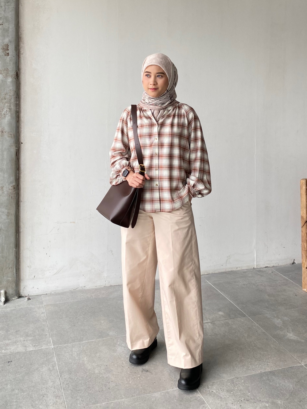 Check styling ideas for「Soft Flannel Gathered Blouse、Wide Chino Pants ... Check styling ideas for「Soft Flannel Gathered Blouse、Wide Chino Pants ...