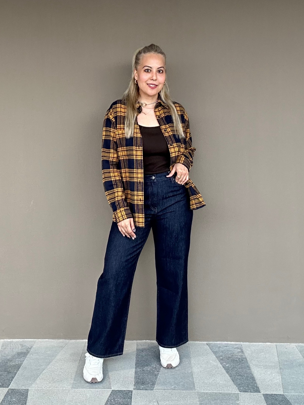 Check styling ideas for「Ribbed Square Neck Cropped Short Sleeve Bra Top ...