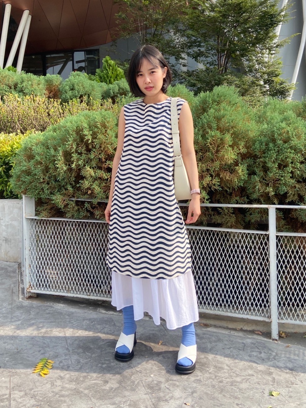 ดูไอเดียสไตล์การแต่งตัวสำหรับ「เสื้อเชิ้ต ผ้าลินินผสม คอเปิด แขนสั้น