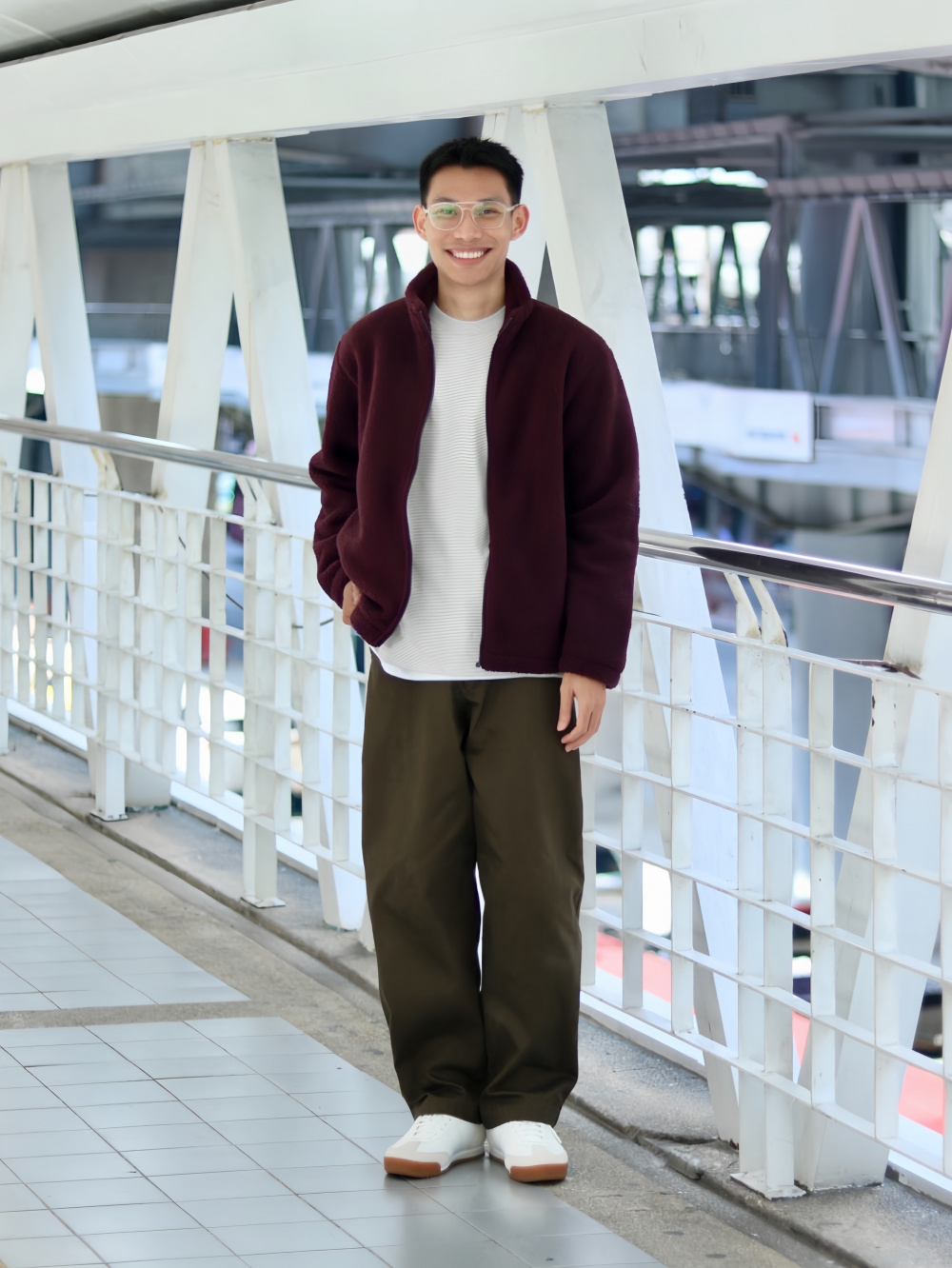 Check styling ideas for「Wide Fit Chino Pants」| UNIQLO IN