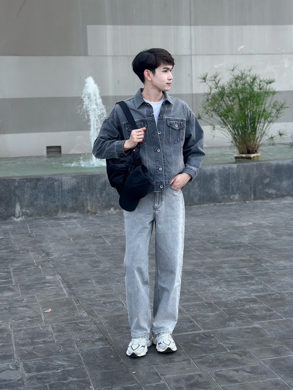 Check styling ideas for「Denim Oversized Jacket、Wide Straight Jeans ...