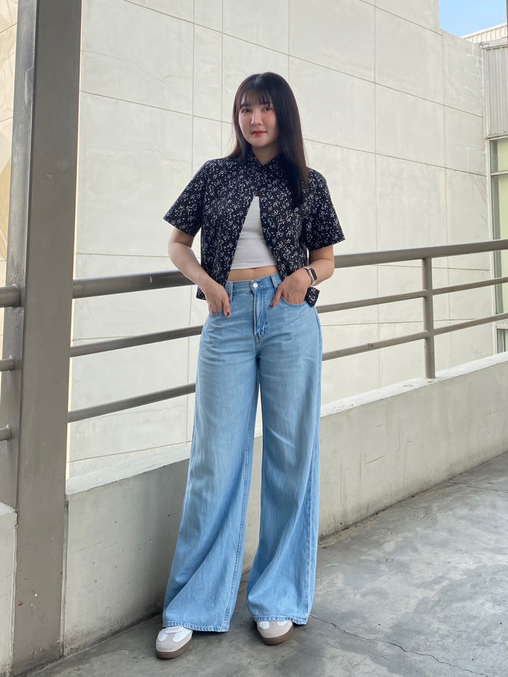Check styling ideas for「Drapey Wide Flared Jeans、Sunglasses」| UNIQLO IN