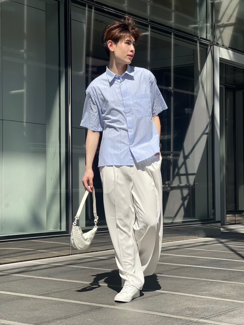 Cek ide styling untuk「Celana Lebar Rileks Drape、Tas Bulat Ultra Mini ...