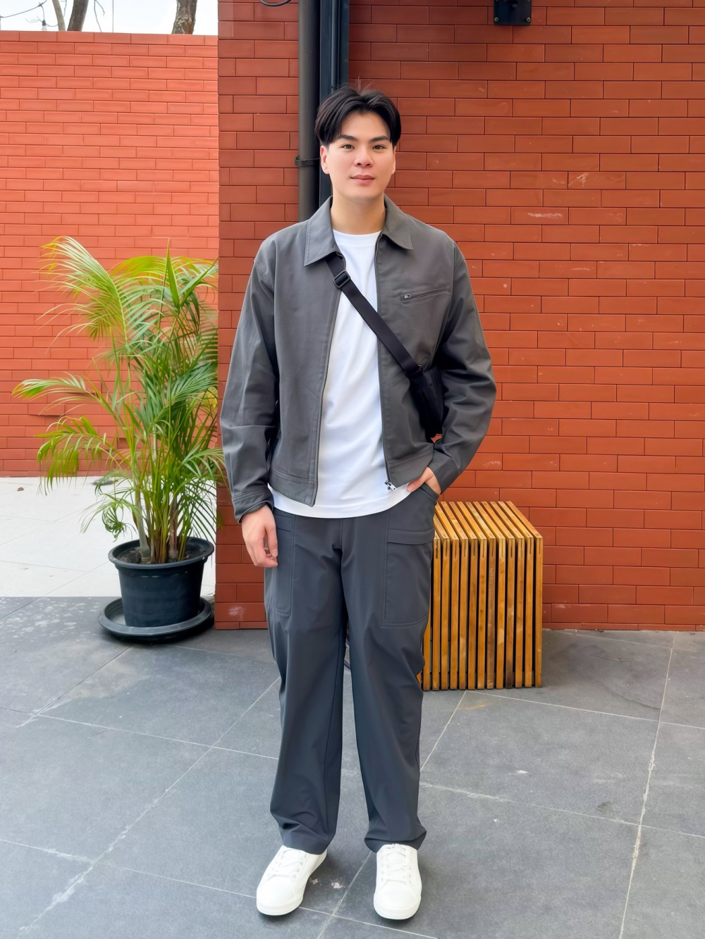 Check styling ideas for「Multi Pocket Shoulder Bag、Pleated Wide Pants ...