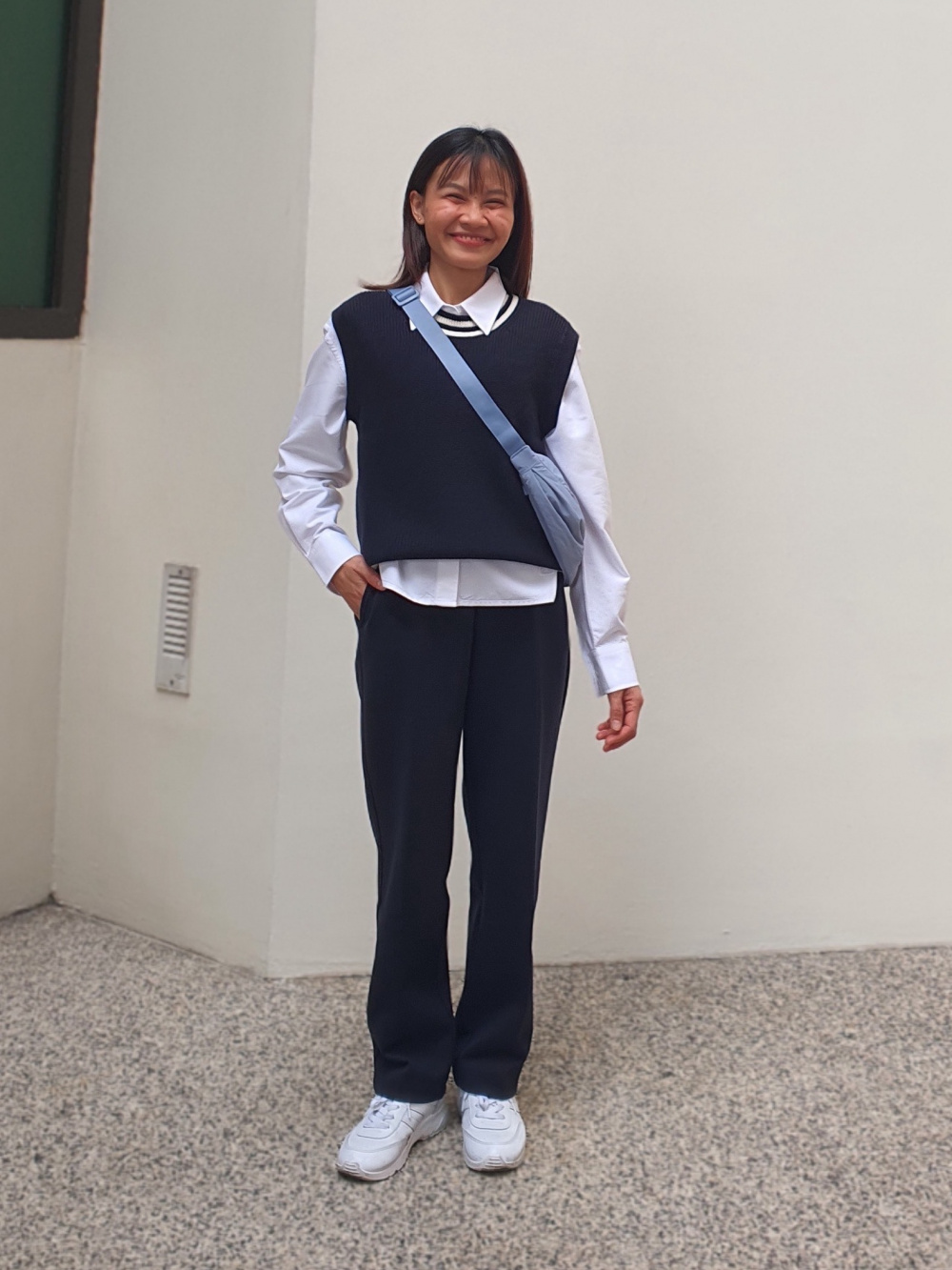 Check styling ideas for「Round Mini Shoulder Bag、Crew Neck Vest」| UNIQLO IN