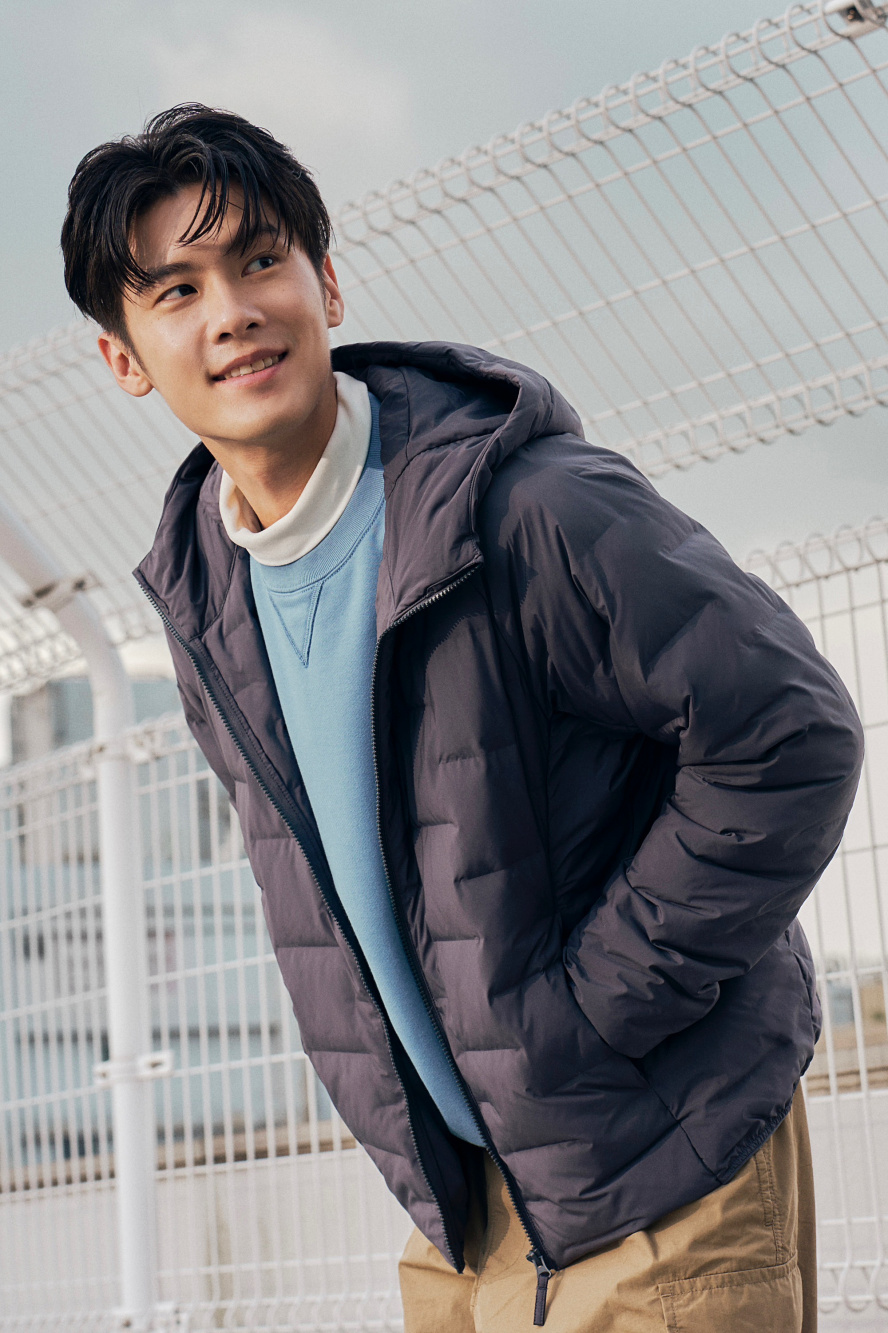 「PUFFTECH 輕暖科技連帽外套(Warm Padded)、彈性細刷毛中高領T恤(長袖)」的穿搭靈感 | UNIQLO台灣