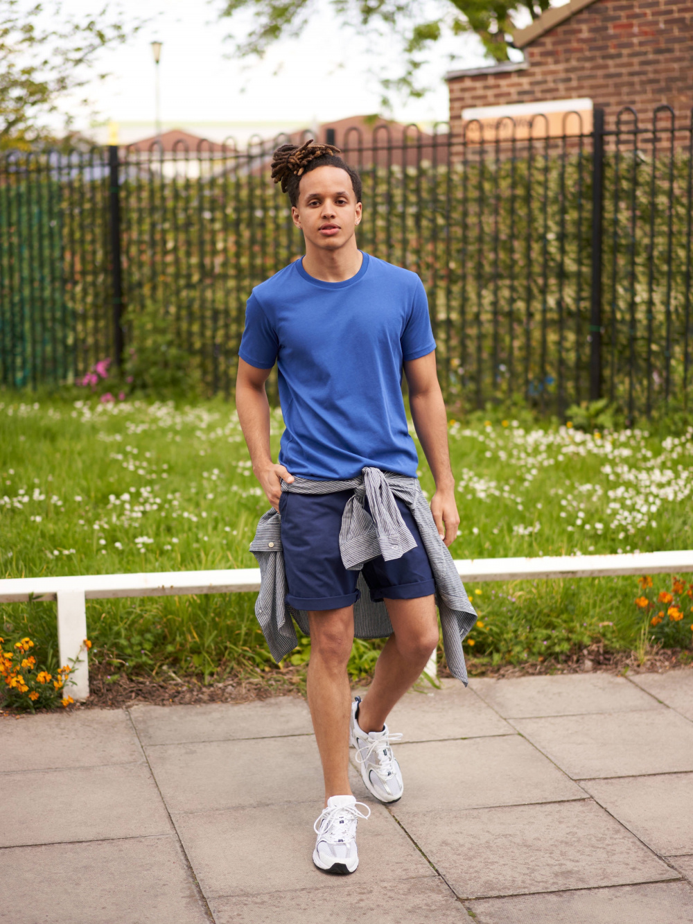 Check styling ideas for「Dry Colour Crew Neck T-Shirt」| UNIQLO AU