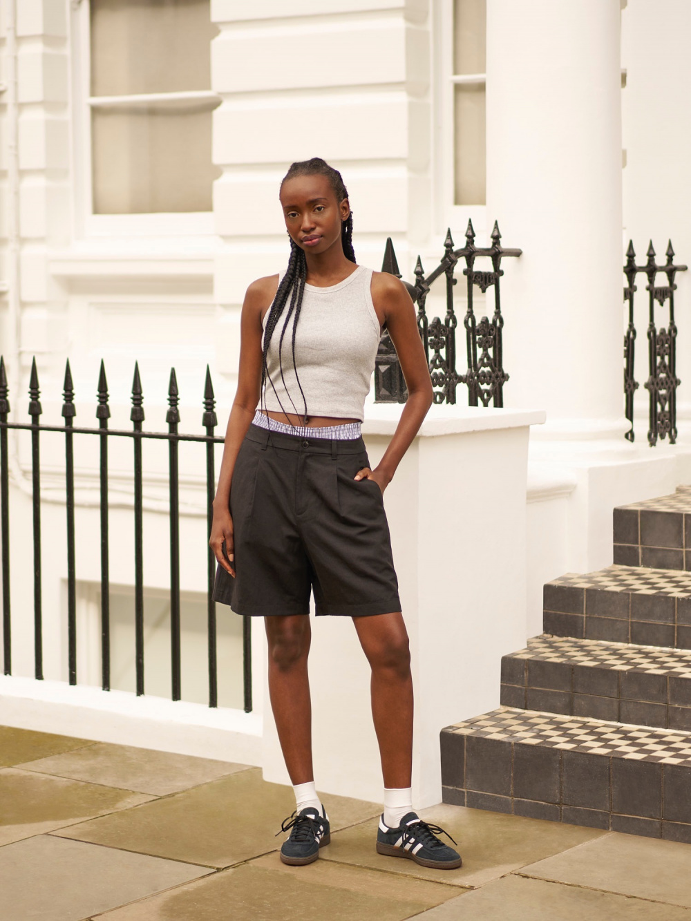 Descubre ideas de looks para「Pantalón lino mezcla (corto)、Jersey Algodón Suave Relax Cuello ...