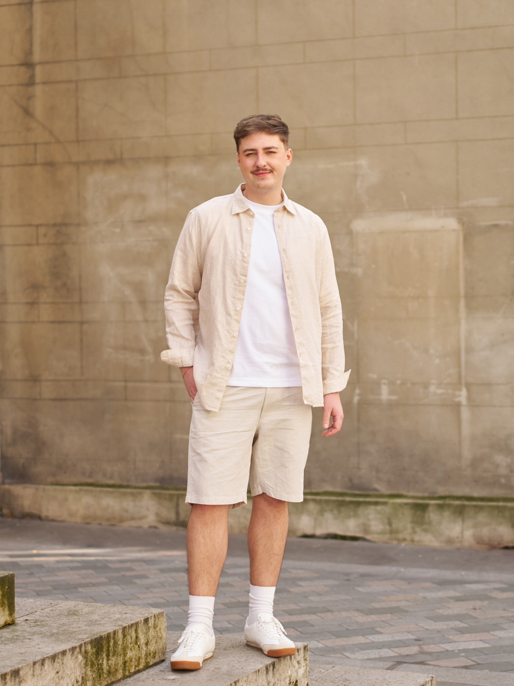 Descubre ideas de looks para「Camisa 100% lino prémium、Pantalón corto confort lino mezcla」| UNIQLO ES