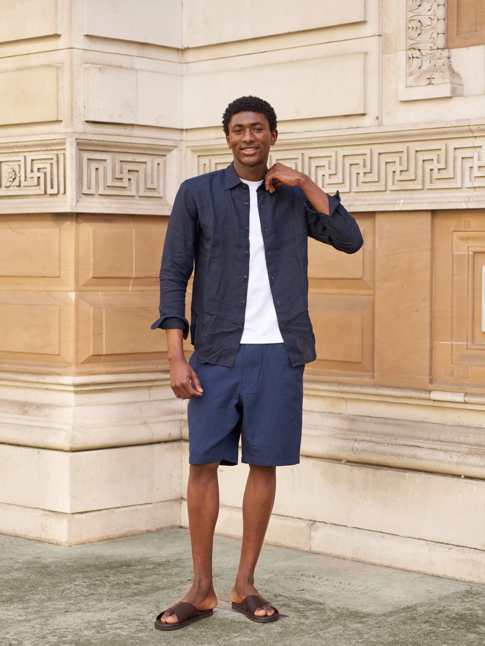 Descubre ideas de looks para「Pantalón corto ancho、Camisa 100% lino prémium」| UNIQLO ES