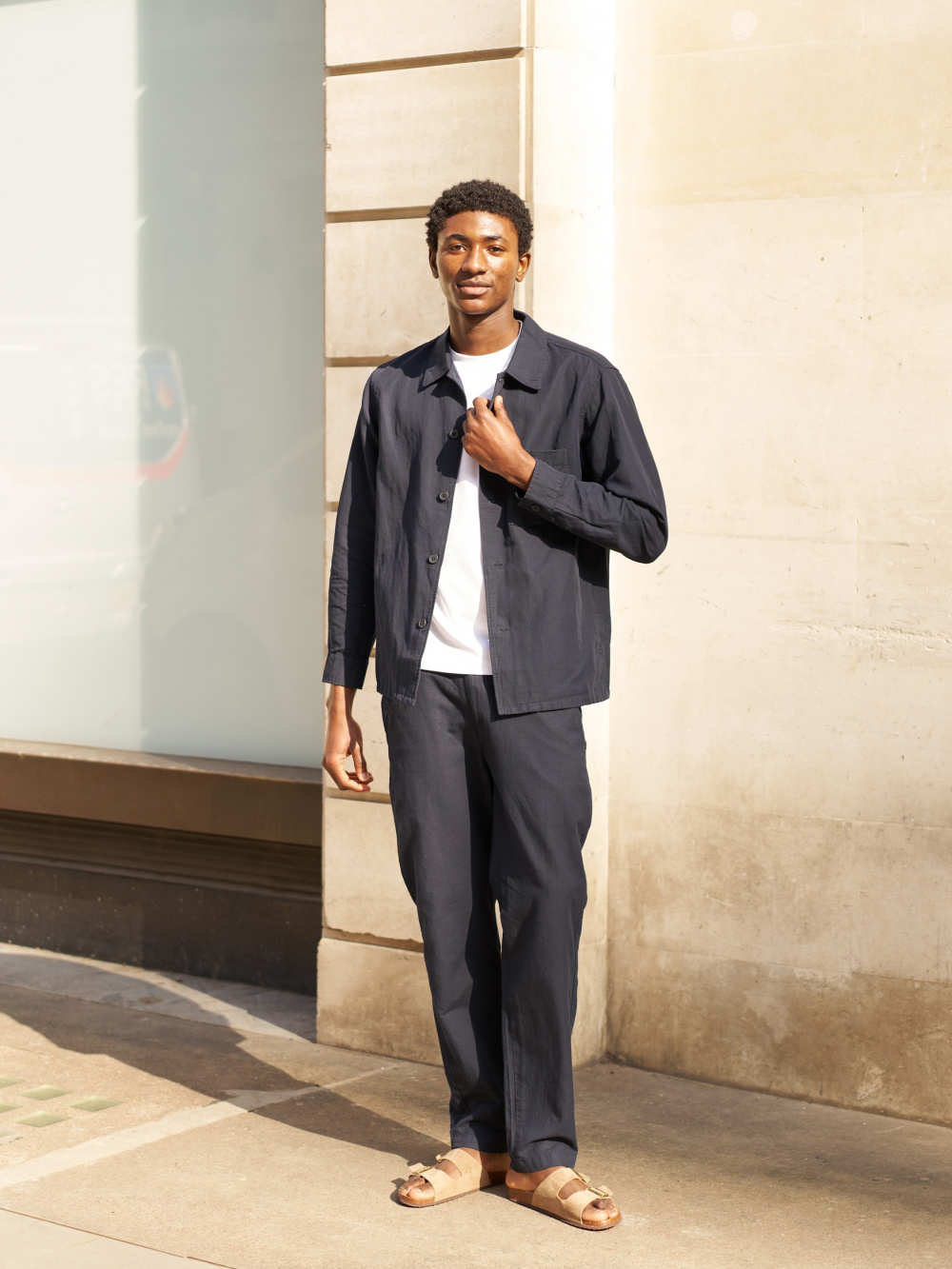 Descubre ideas de looks para「Curated by Tate UT Camiseta、Cárdigan punto ...