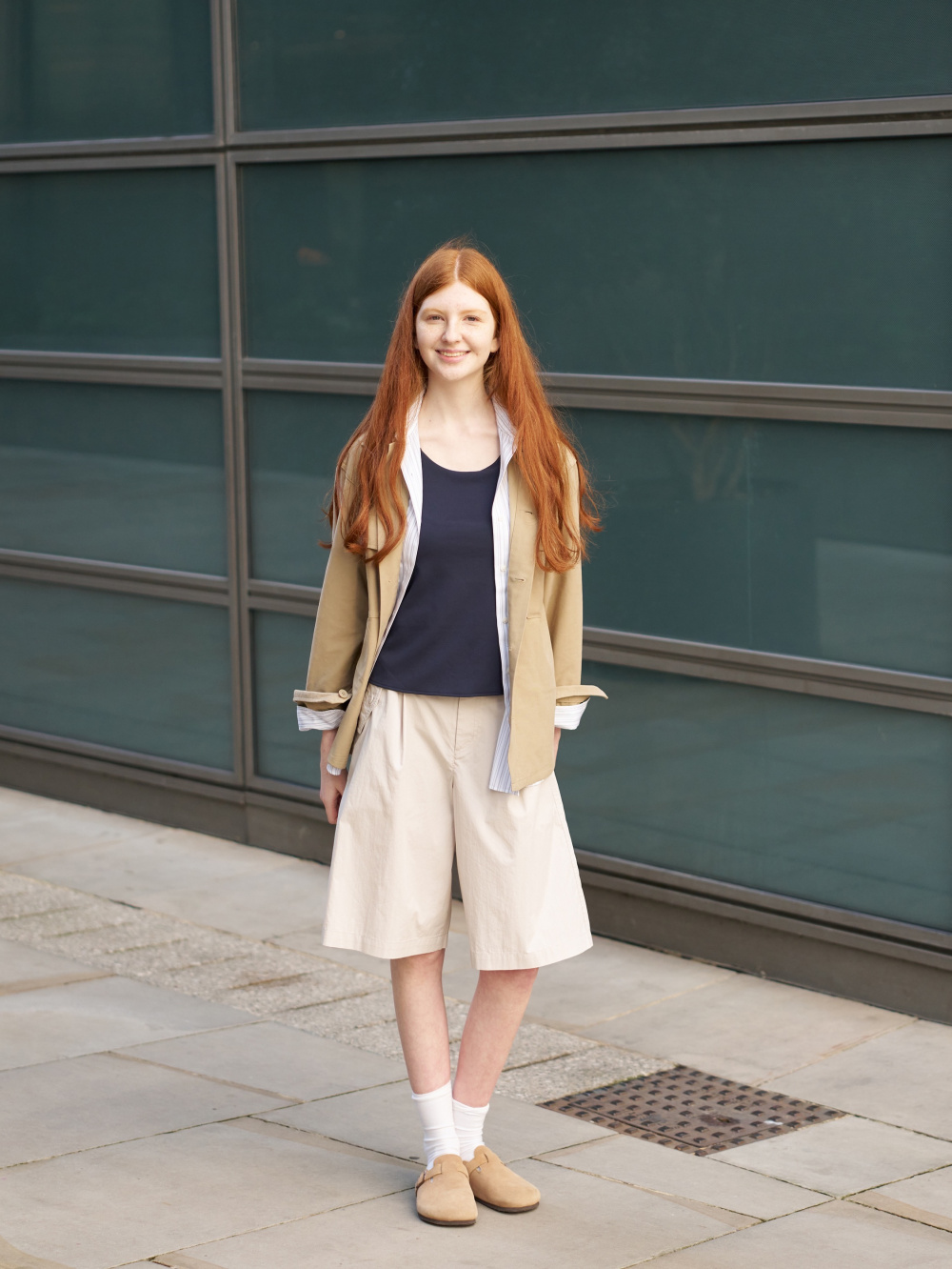 Descubre ideas de looks para「Pantalón corto bermuda、Camisa lino mezcla (sin mangas)」| UNIQLO ES