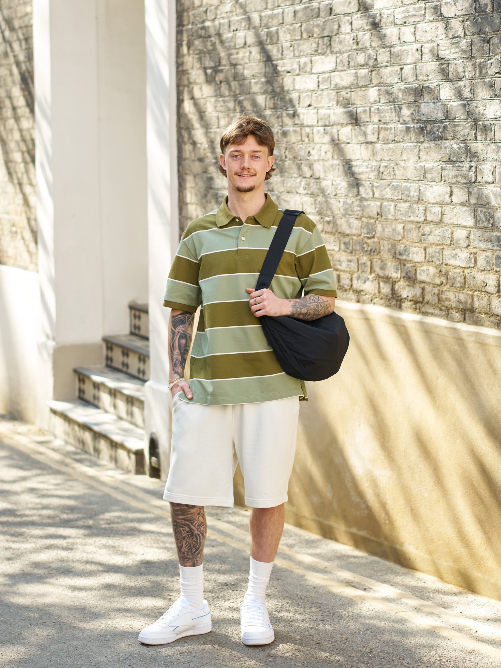 Descubre ideas de looks para「Pantalón corto ultraelástico、Camisa lino mezcla cuello abierto ...