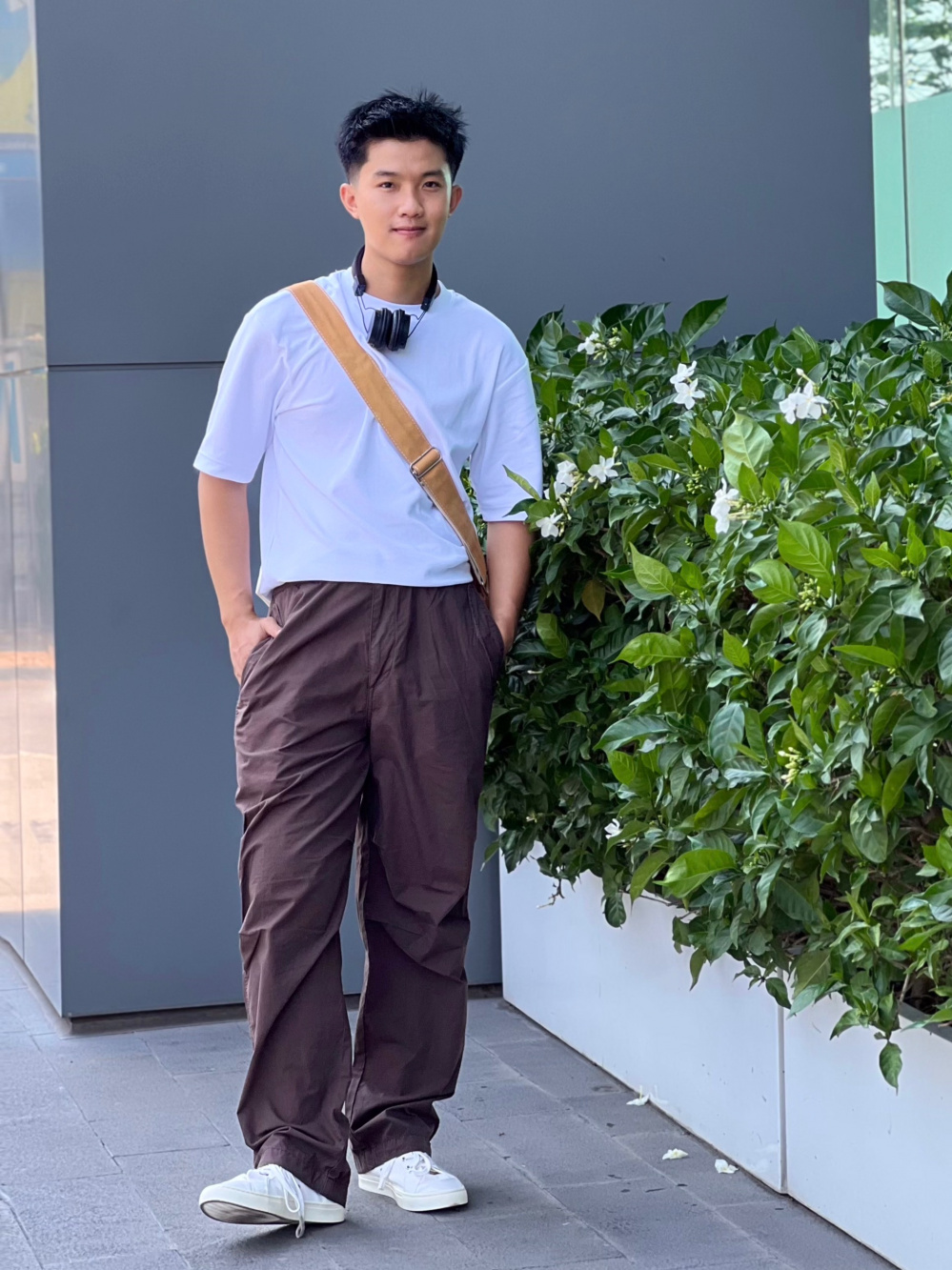 Khám phá gợi ý phong cách cho「Quần Dài Parachute、Balo Dây Rút」| UNIQLO VN