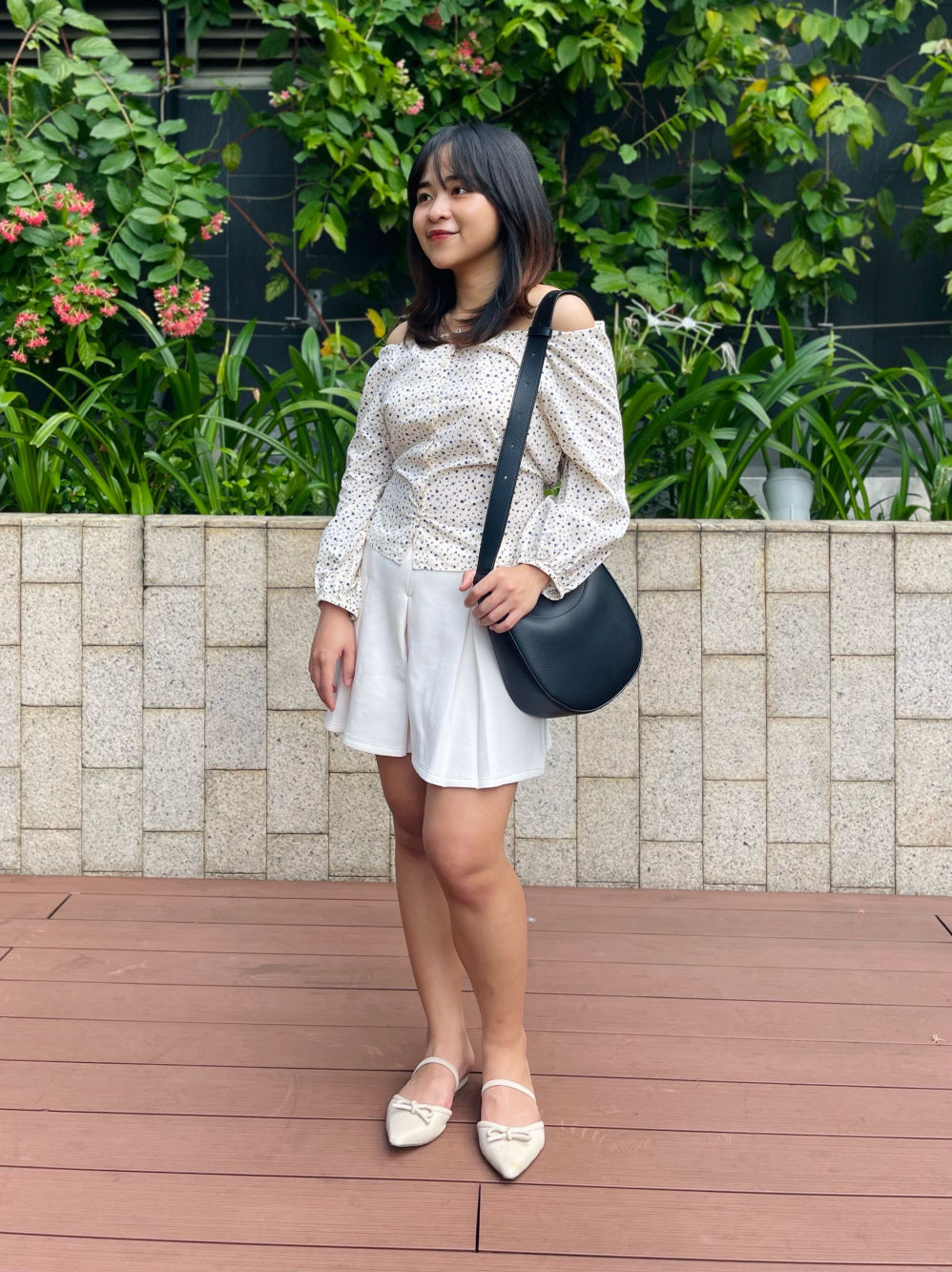 Check styling ideas for「Faux Leather One Handle Bag」| UNIQLO PH